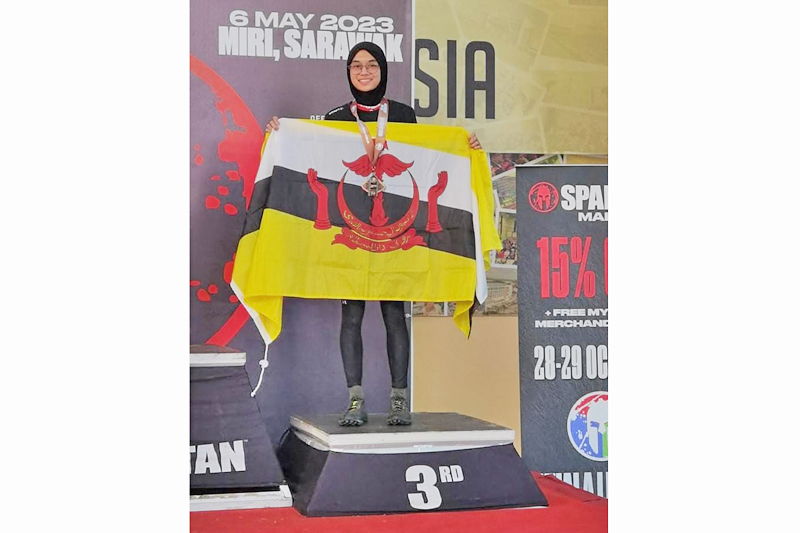 Bintang lumba lari berhalangan Brunei raih gangsa di Sarawak | Media ... Bintang lumba lari berhalangan Brunei raih gangsa di Sarawak | Media ...